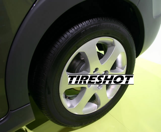 Bridgestone Turanza ER30 235/55R17 99Y Ultra High Performance - TireShot