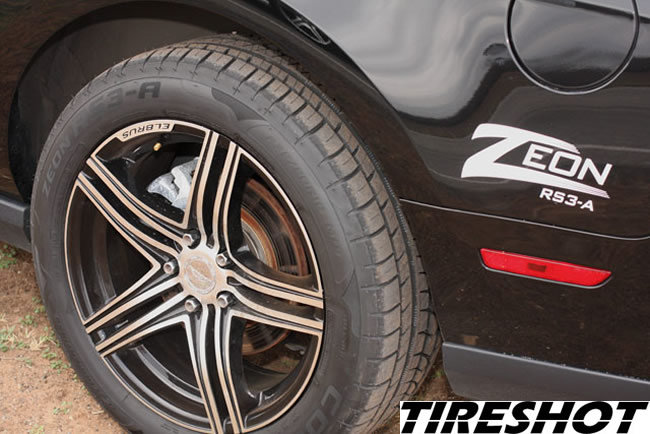 Cooper Zeon RS3-A 265/45R18 101W Ultra High Performance - TireShot
