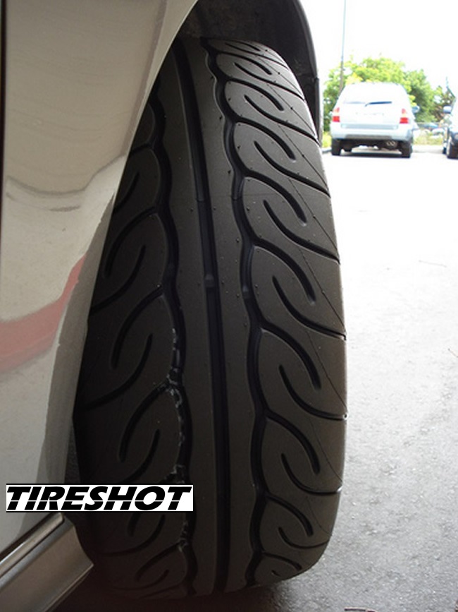 Yokohama Advan Neova AD08 235/40R17 90W Ultra High Performance - TireShot